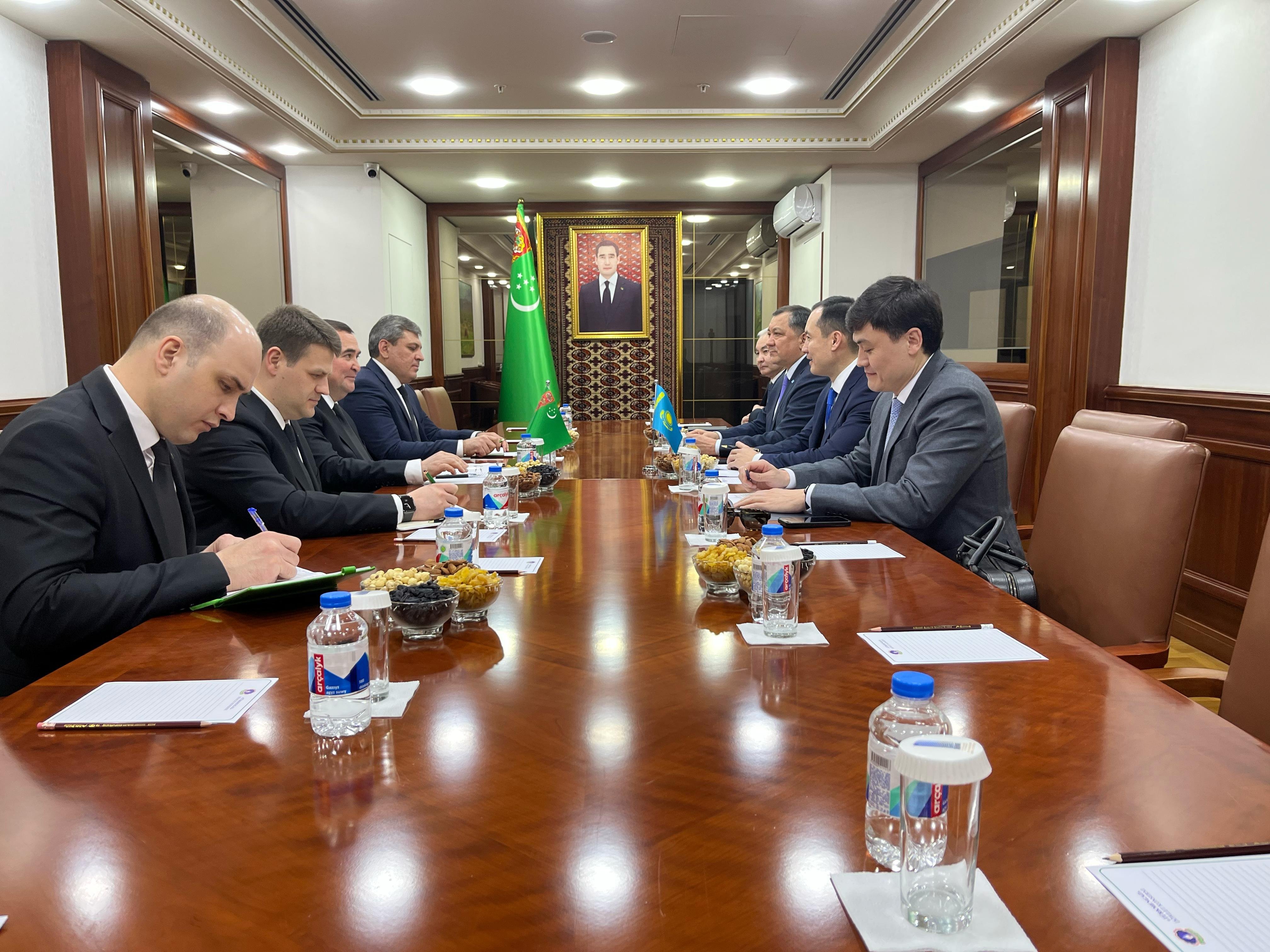 QazaqGaz Chair Meets with TurkmenGaz Chief in Ashgabat