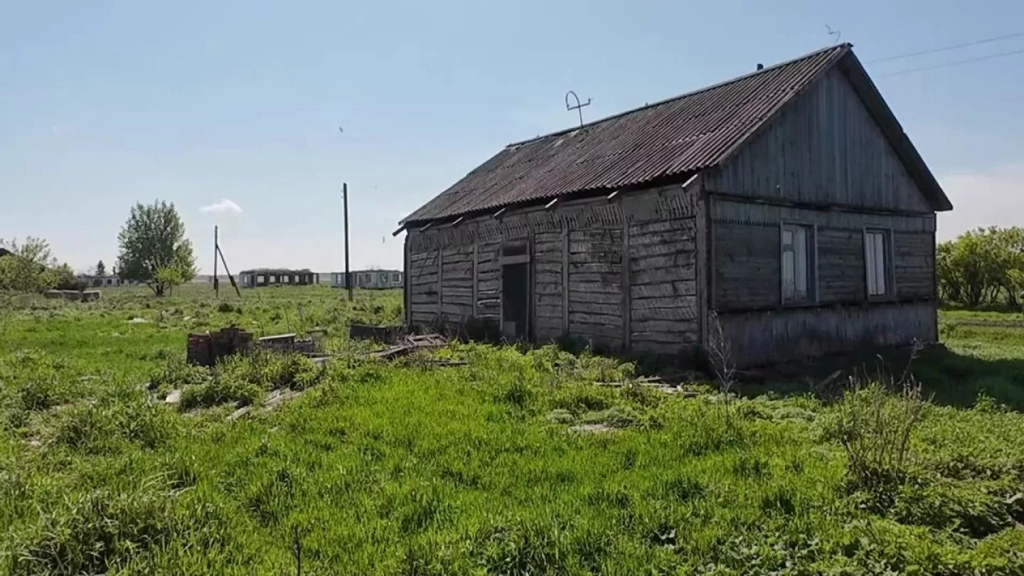 The Last Residents: A Family’s Struggle to Stay in an Abandoned ...