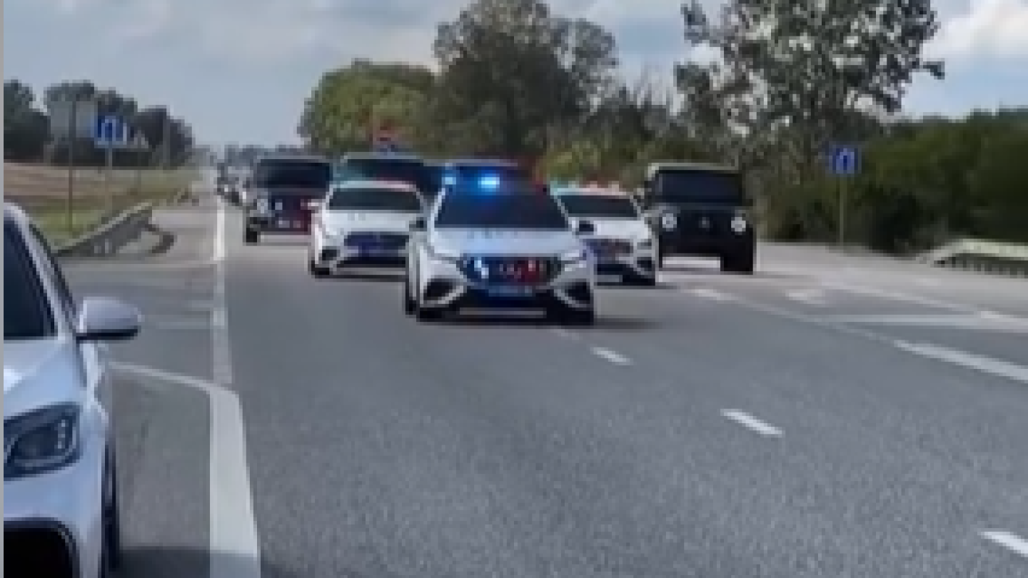 Luxury Cars With Tinted Windows Filmed in Chechnya